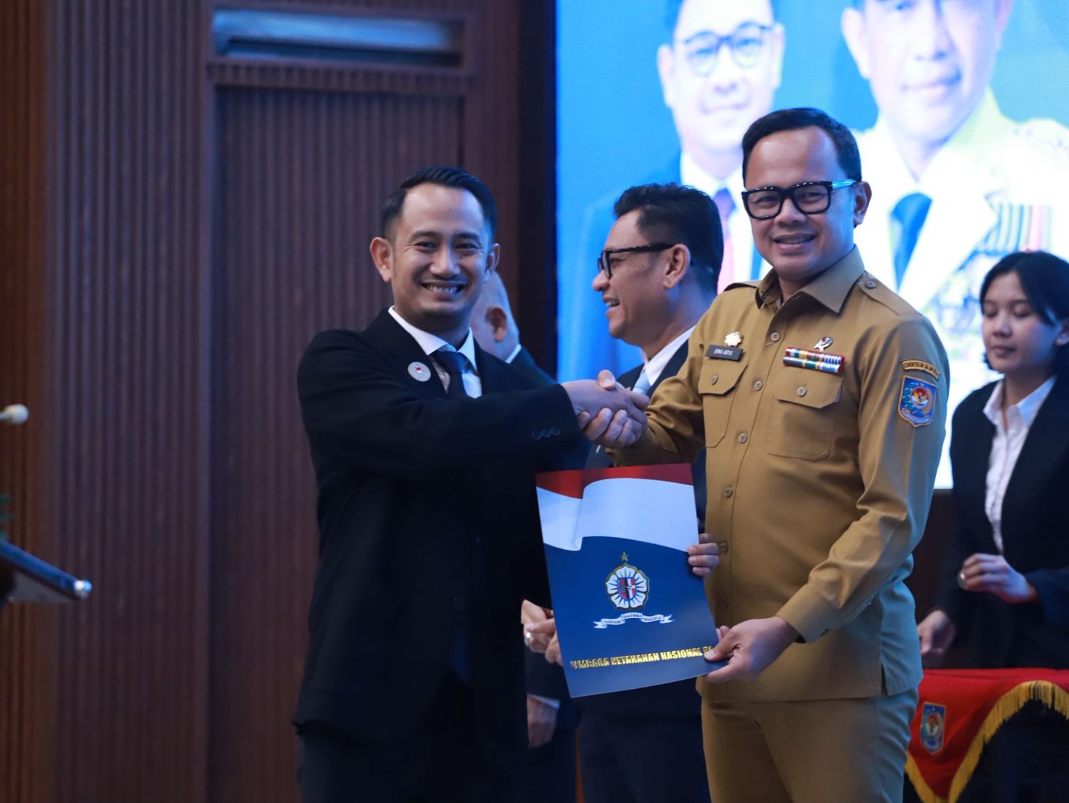 Fairid Naparin Lulus Pendidikan Lemhannas, Siap Perkuat Kepemimpinan di ...